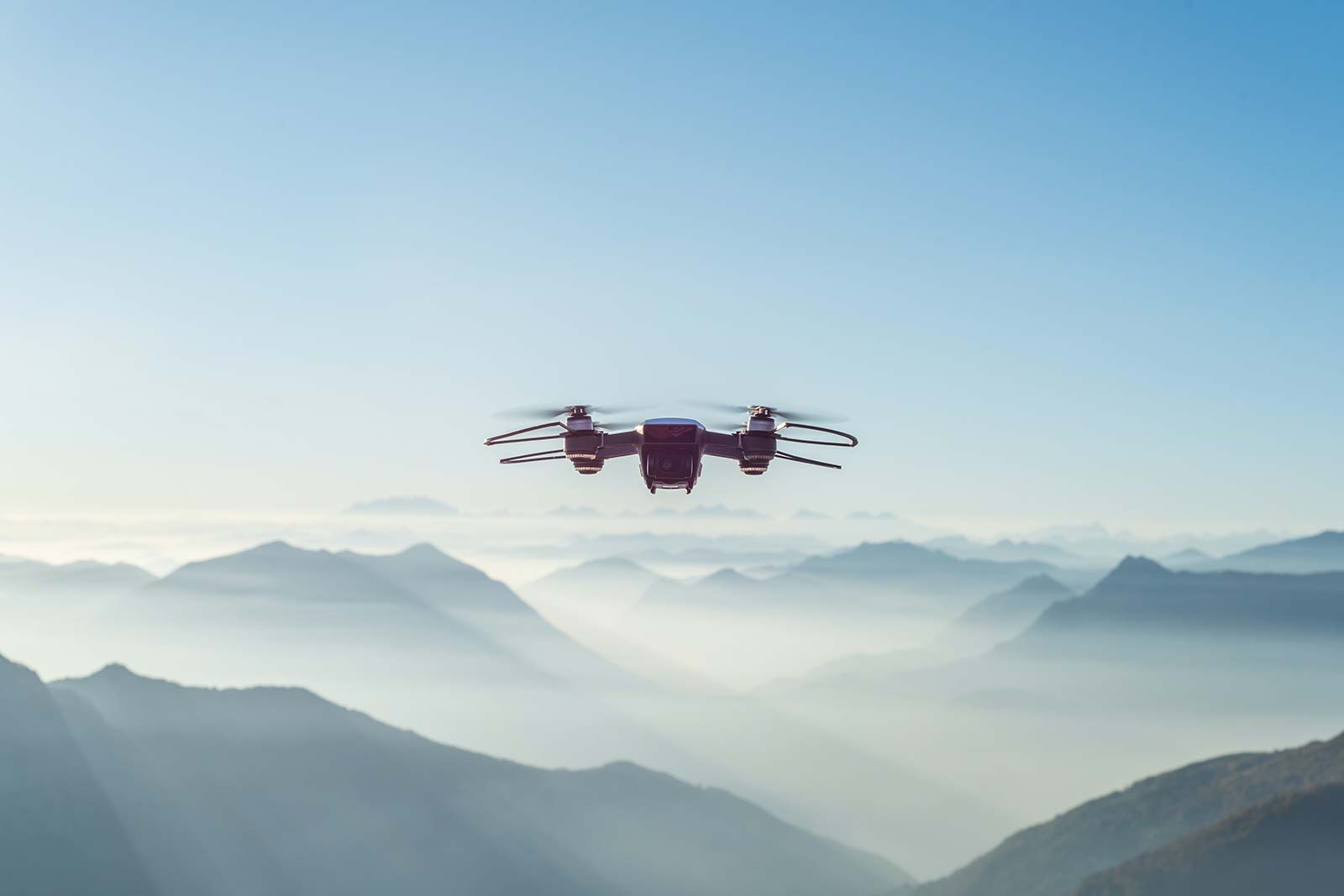 Usos estratégicos de videos con drones para empresas • Brutto Studio